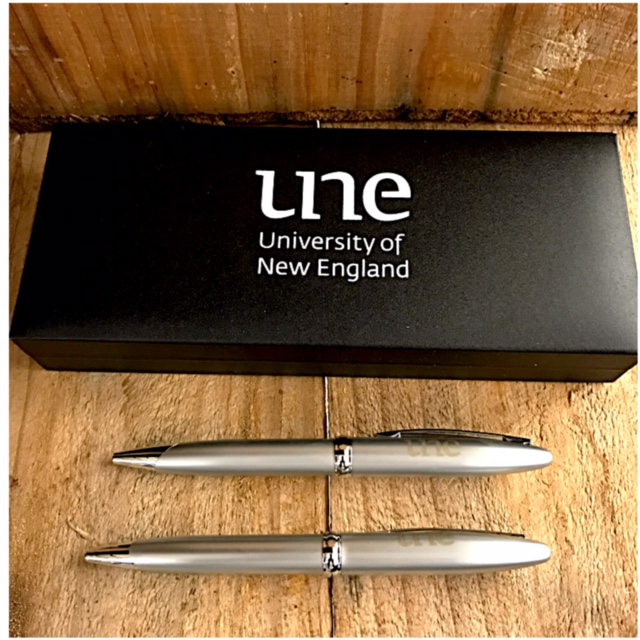 UNE Boxed Pen Set | The Shop