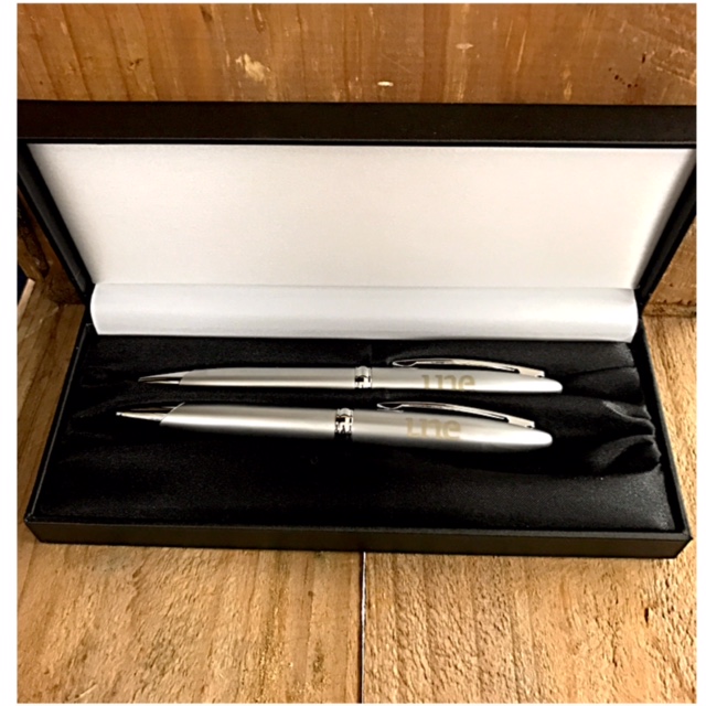 UNE Boxed Pen Set | The Shop