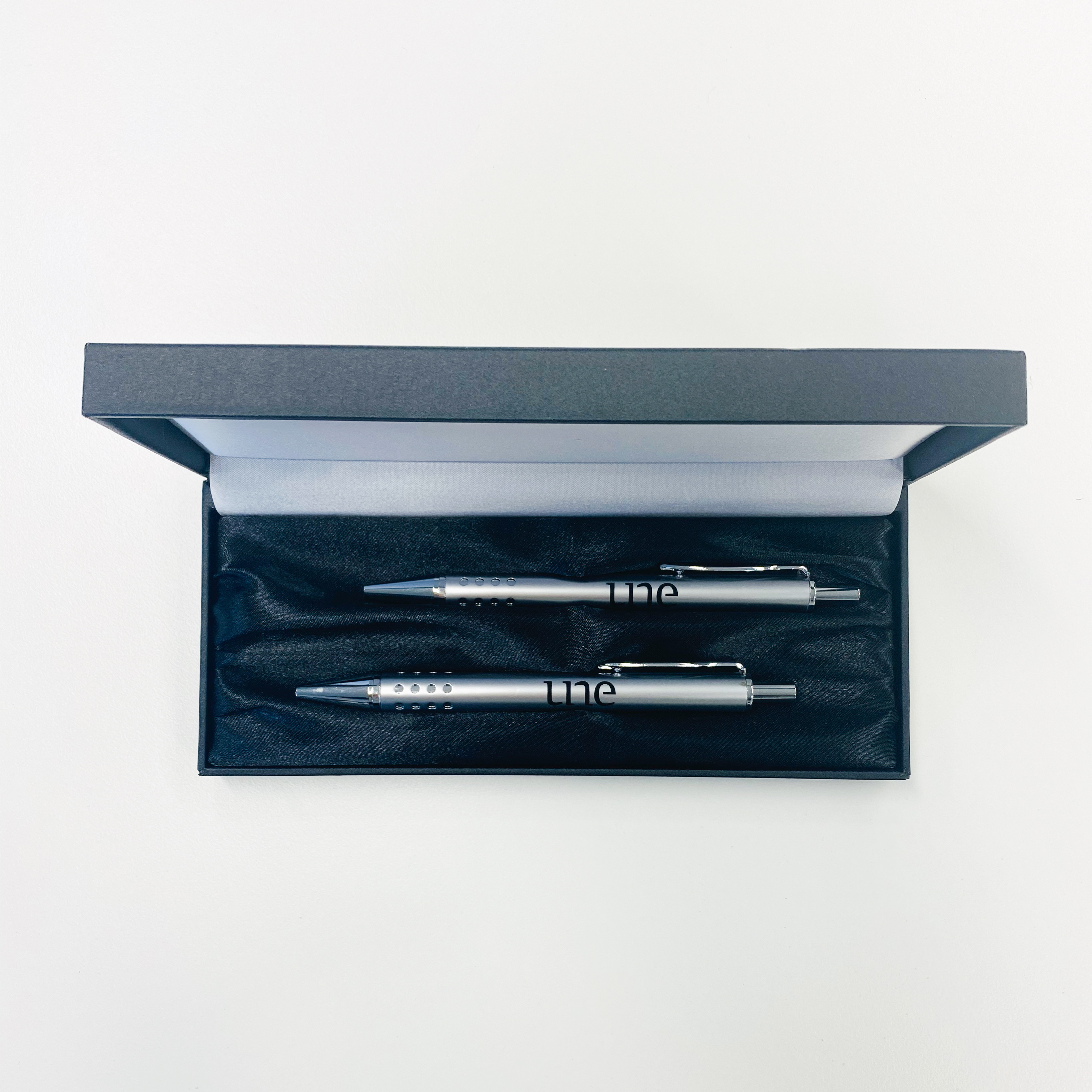 UNE Boxed Pen Set | The Shop